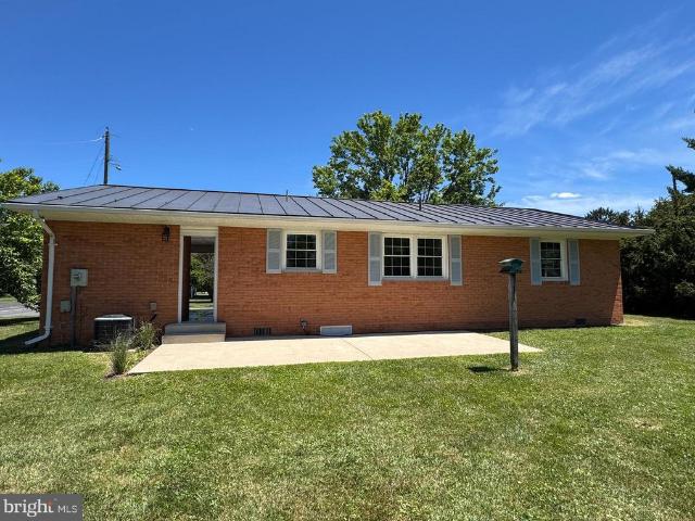 2 Springcrest Drive