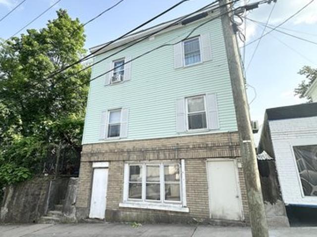 2 Springdale Ave, Meriden, CT 06451