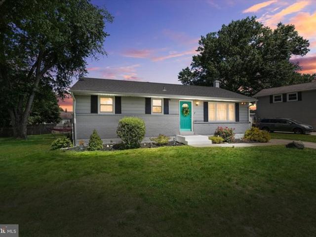 2 Springlake Dr, Newark, DE 19711