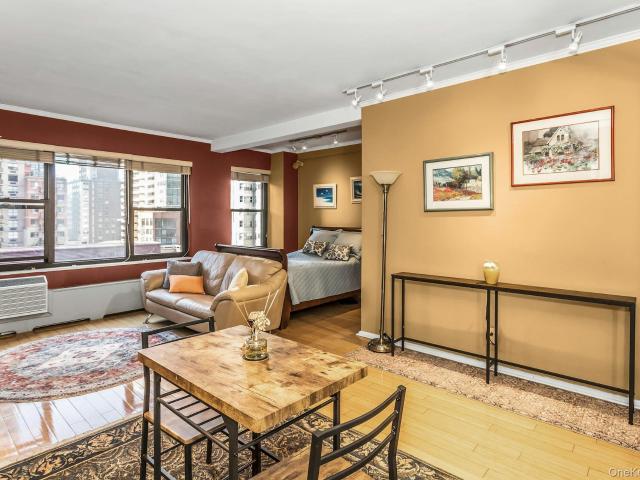 2 Tudor City Place, Unit 3MSOUTH
