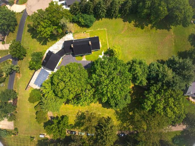 2 Turnberry Lane