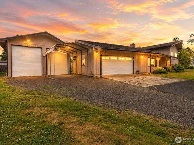 2 Tweed Pl, Cosmopolis, WA 98537