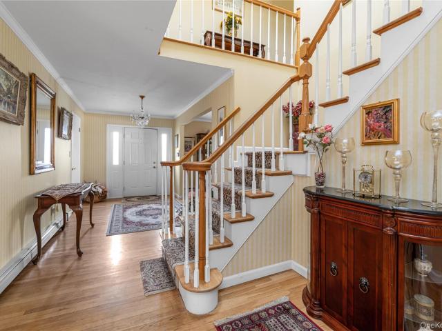 2 T Coolidge Ave, Glen Head, NY 11545 | Compass