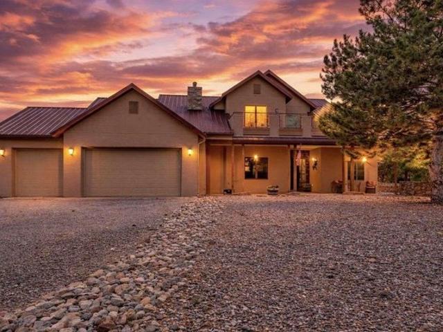 2 Tablazon Valley Dr, Tijeras, NM 87059