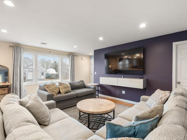 2 Taylor Rd