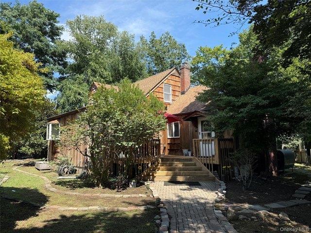 2 Terrace Rd, Suffern, NY 10901