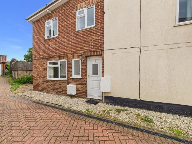 2 The Old Grapes Close, Attleborough NR17 2BF, UK
