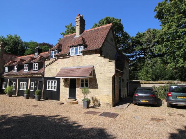 2 The Stables, Pinehurst Studio to rent £1,295 pcm £299 pw