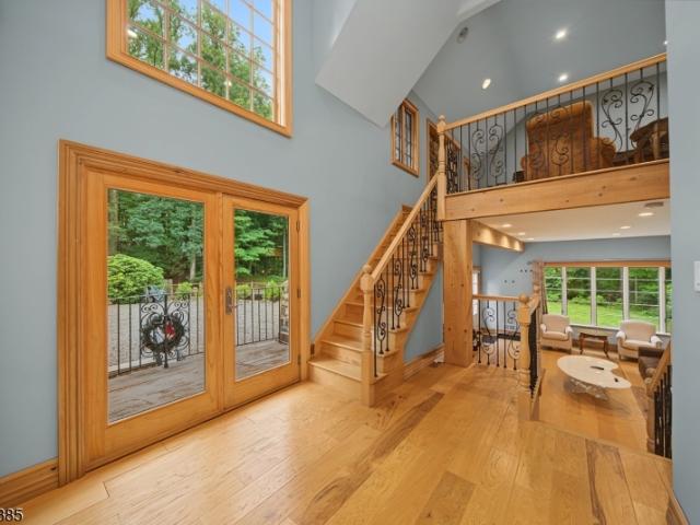 2 Thompson Rd