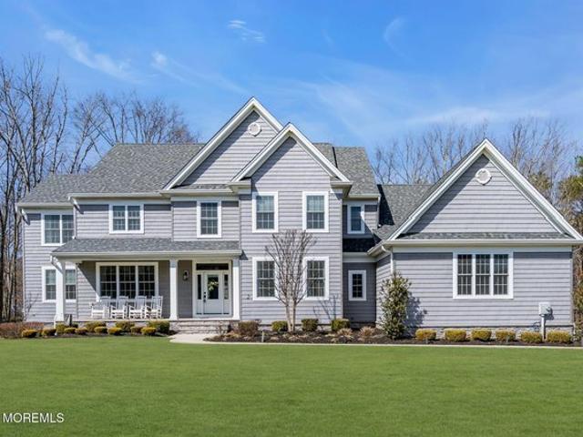 2 Tiffany Ct, Farmingdale, NJ 07727