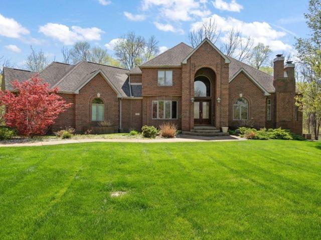 2 Timber Ridge Ct, Valparaiso, IN 46385