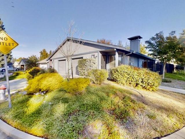 2 Topam Ct, Sacramento, CA 95833