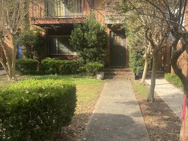 2 Townhome Rooms for Rent