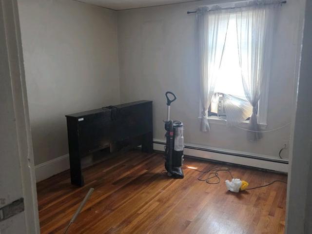2 Unique Rooms in Eastie 862.50 | 2 Mins to T