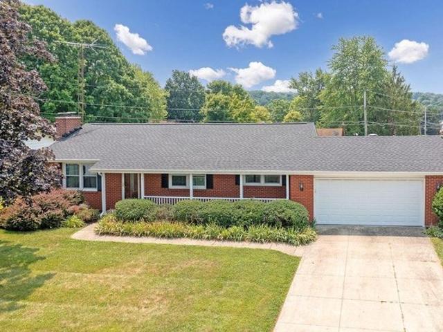 2 Upland Ter, Mount Vernon, OH 43050