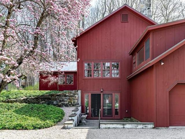 2 Upper Main St, Sharon, CT 06069