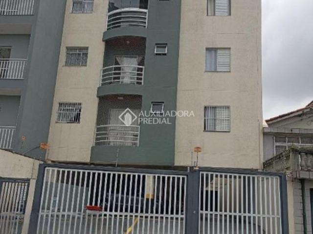 2 vagas de garagem + quintal privativo: raridade na região!