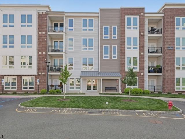 2 Vanderbilt Blvd # 403