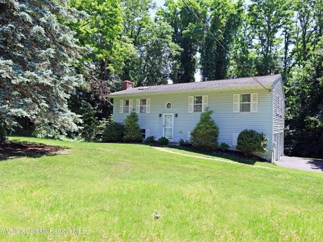 2 Verven Rd, Poughkeepsie, NY 12603