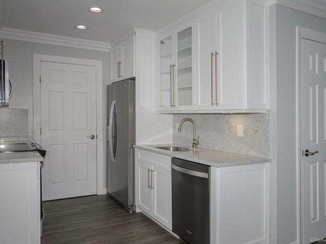 2 Victorian Court 61