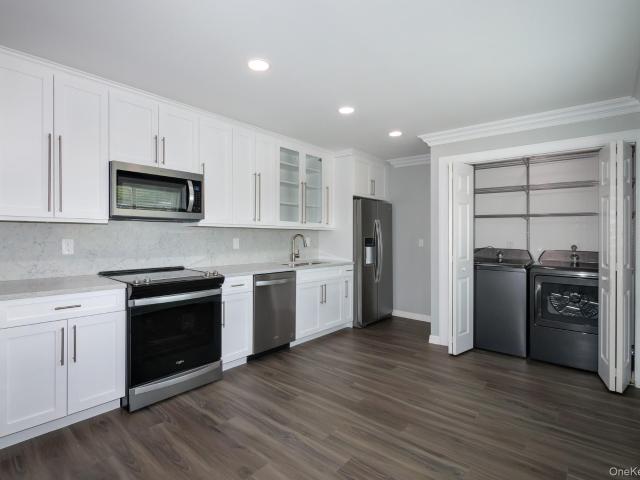 2 Victorian Court 382