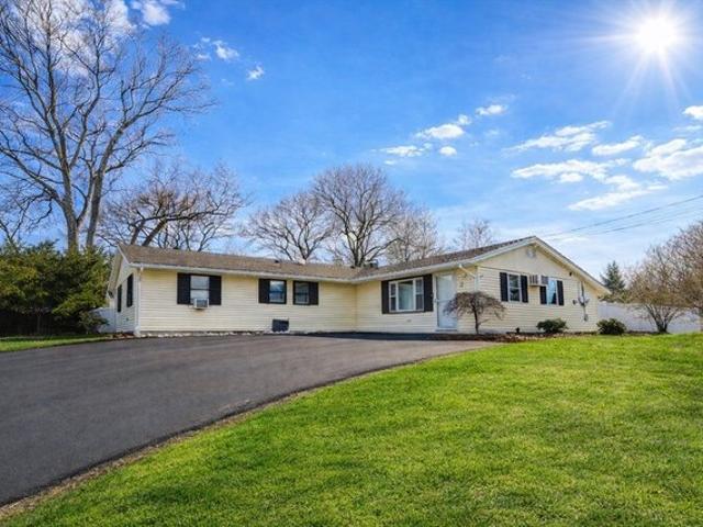 2 Villa Ln, Peabody, MA 01960