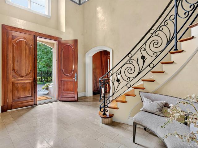 2 Vista Lane