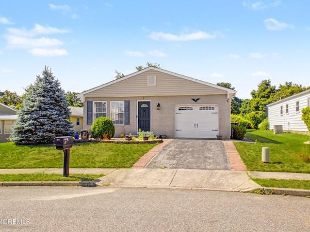 2 Virgin Islands Dr, Toms River, NJ 08757