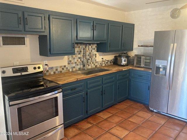 2 W Greenock Dr Unit 2D, Tucson, AZ 85737