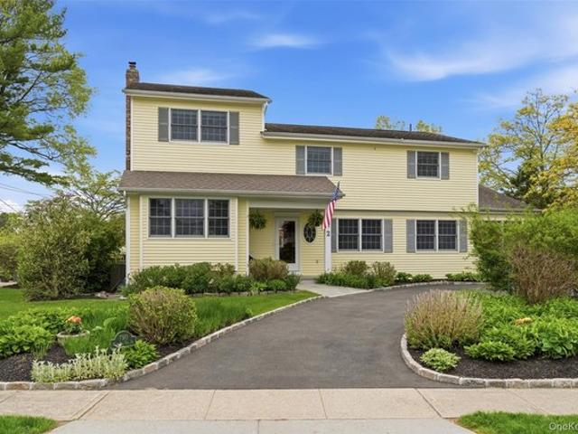 2 W Oak Hill Dr, Oyster Bay, NY 11771
