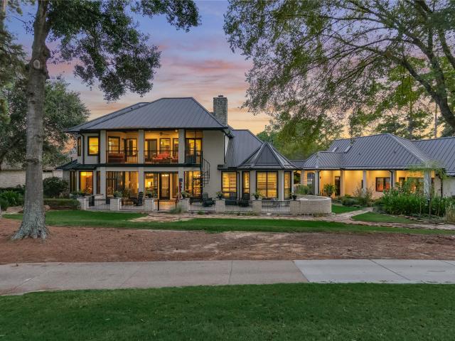 2 W Oaks Court