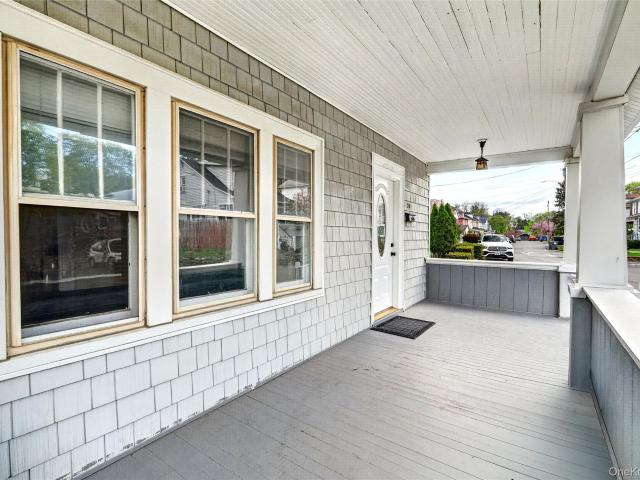 2 W Stone Street