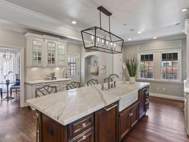 2 W Pine St, Stockton, CA 95204