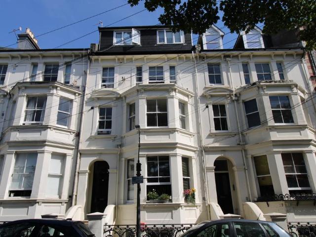 2 Walpole Terrace, Brighton BN2 Studio to rent £1,095 pcm £253 pw