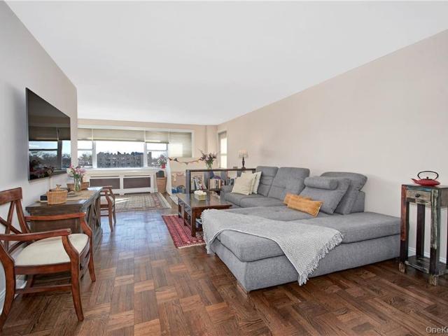 2 Washington Square, Unit 5G, Larchmont, NY 10538 | MLS #981883 | Compass