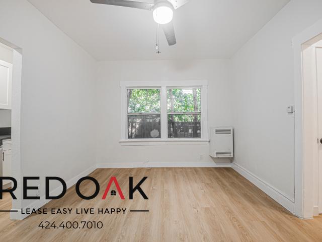 ~2 Weeks FREE~ Sun Filled Studio with Walk In Closet and On Site Laundry ~ In Coveted East Hollywood! *Move In Special