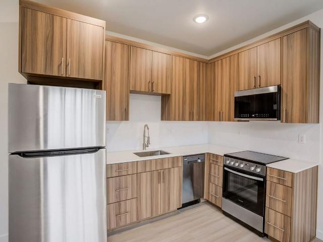 2 WEEKS FREE RENT! Move Studio Apartment for Rent at 1535 N Alberta St, Portland, OR 97217 Overlook