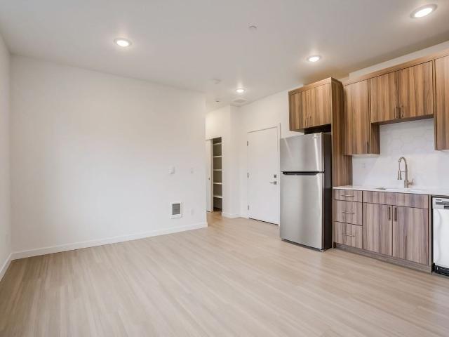 2 WEEKS FREE RENT! Move 1 Bedroom Apartment for Rent at 1535 N Alberta St, Portland, OR 97217 Overlook