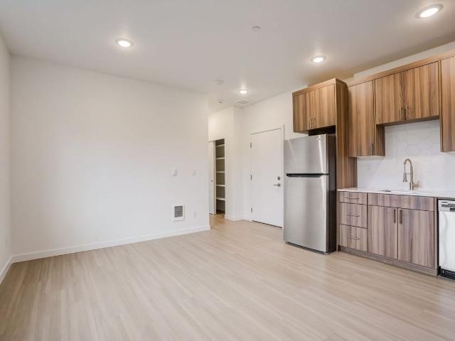 2 WEEKS FREE RENT! Move 1 Bedroom Apartment for Rent at 1535 N Alberta St, Portland, OR 97217 Overlook