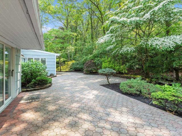 2 Westbourne Ln, Melville, NY 11747 | MLS #962150