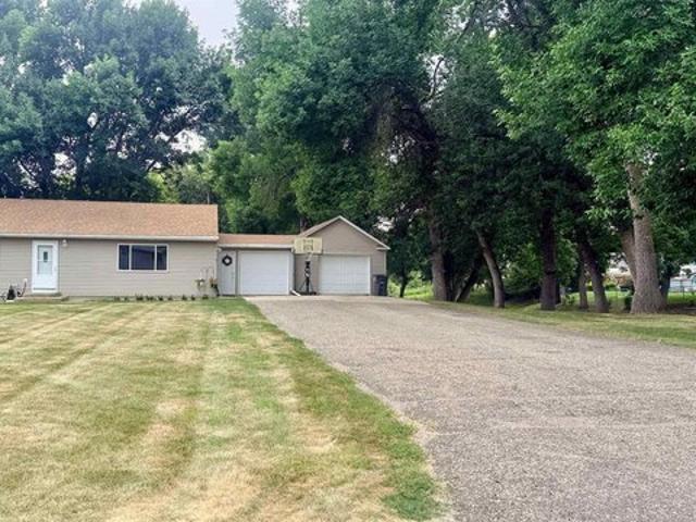 2 Willow St, Burlington, ND 58722