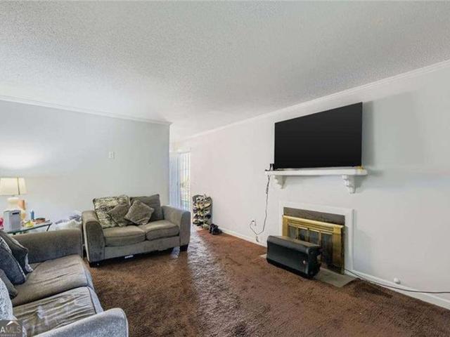 2 Willowick Dr, Lithonia, GA 30038