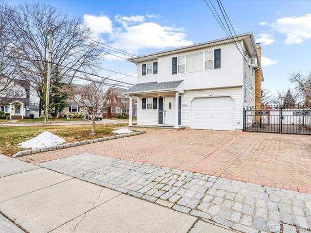 2 Wilson St, East Rockaway, NY 11518