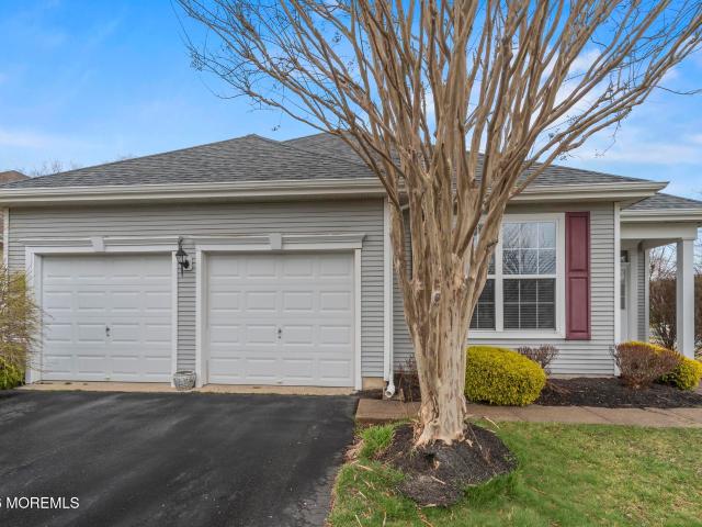 2 Windy Reef Court