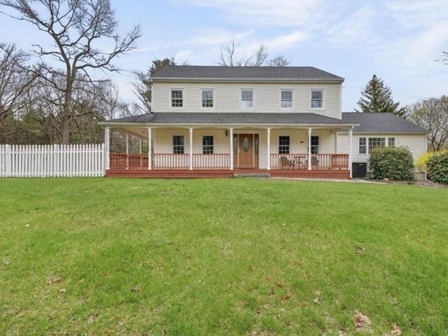 2 Windsor Dr, Litchfield, NH 03052