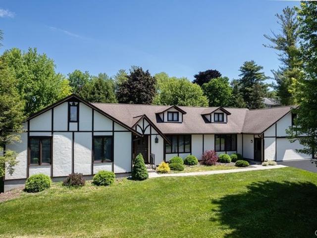 2 Woodview Ter, Fayetteville, NY 13066
