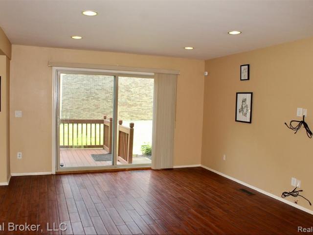 2 Woodbridge Towne Street