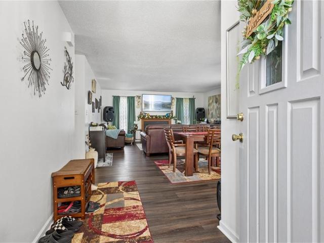 2 Wooded Hill DR