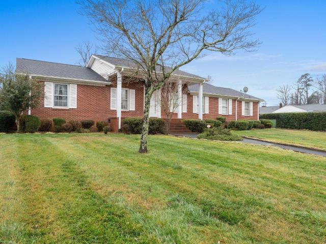 2 Woodfern Circle