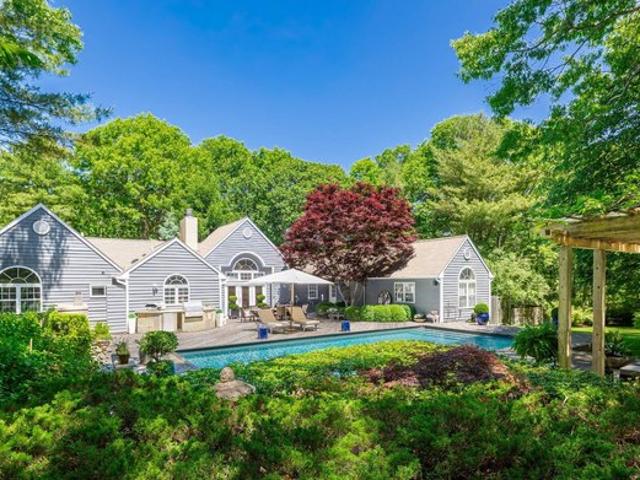 2 Woodhollow Dr, East Hampton, NY 11937